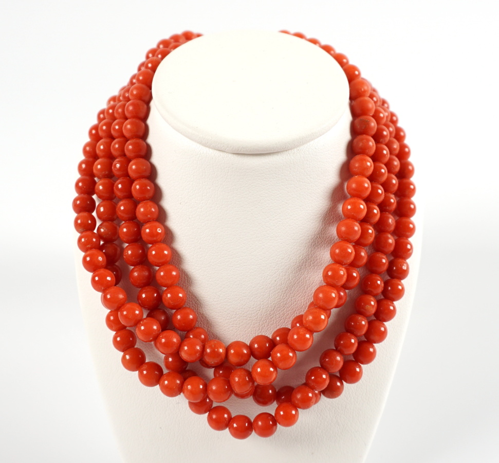 Joli Collier quatre Rangs En Perles De Corail Rouge Fermoir En Or