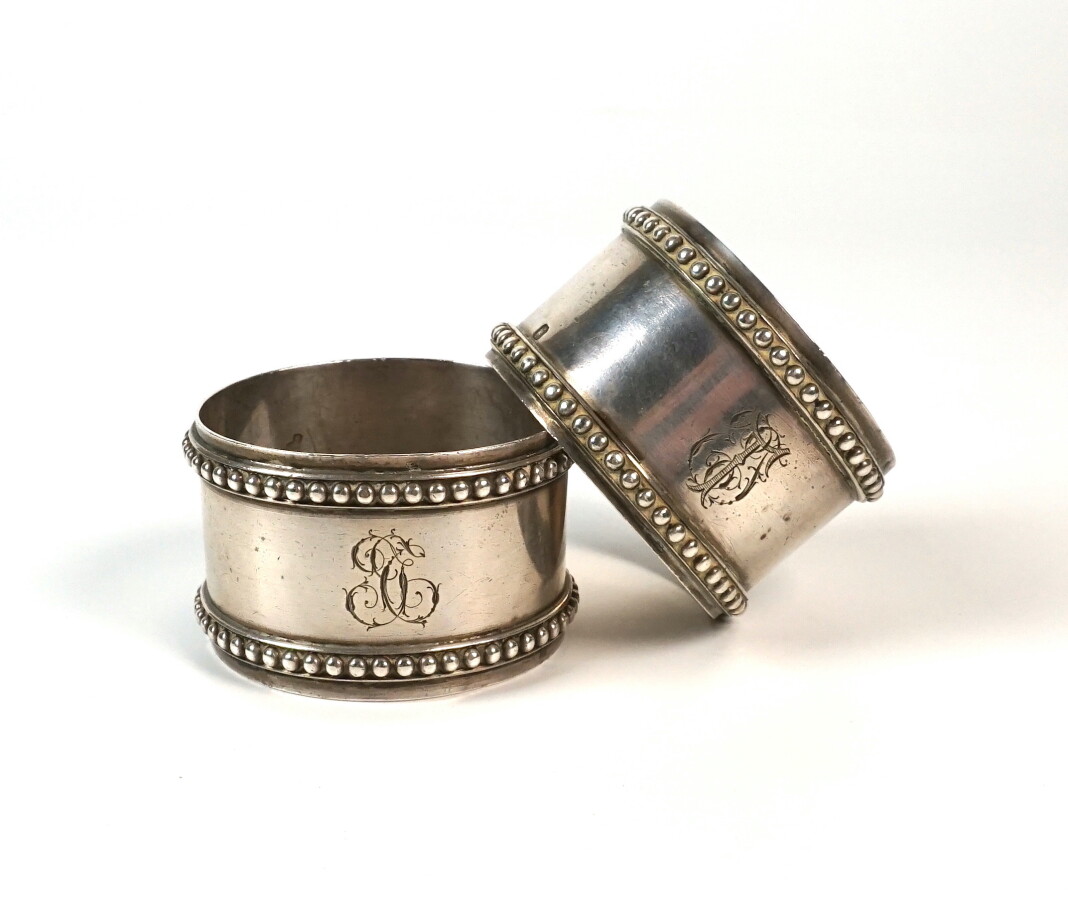 A. VAGUER : Ensemble de 2 ronds de serviette en argent, poinçon Minerve ... A. VAGUER : Ensemble de 2 ronds de serviette en argent, poinçon Minerve ...