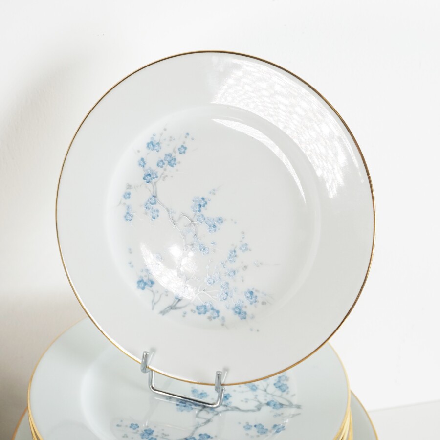 AU MIEUX LIMOGES : Partie de service en porcelaine émaillée bleue et ... AU MIEUX LIMOGES : Partie de service en porcelaine émaillée bleue et ...